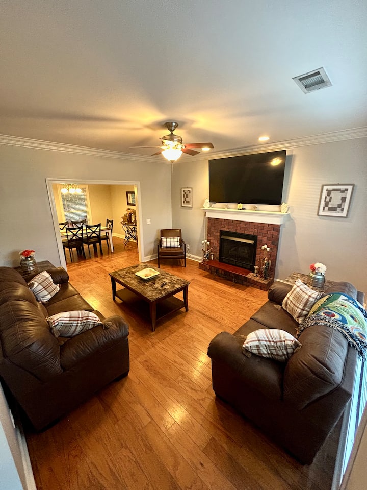 3br 2.5ba Ole Miss 
Get-a-way 7 Miles From Campus - Oxford