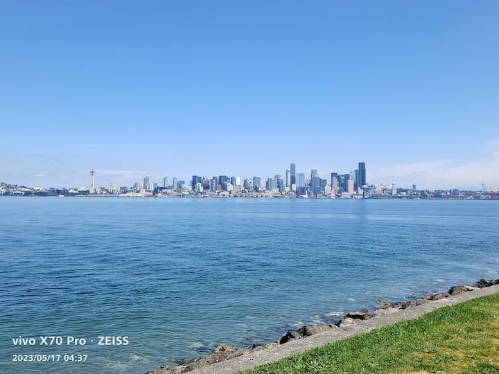 Alki Beach Smaller Room A - Seattle, WA