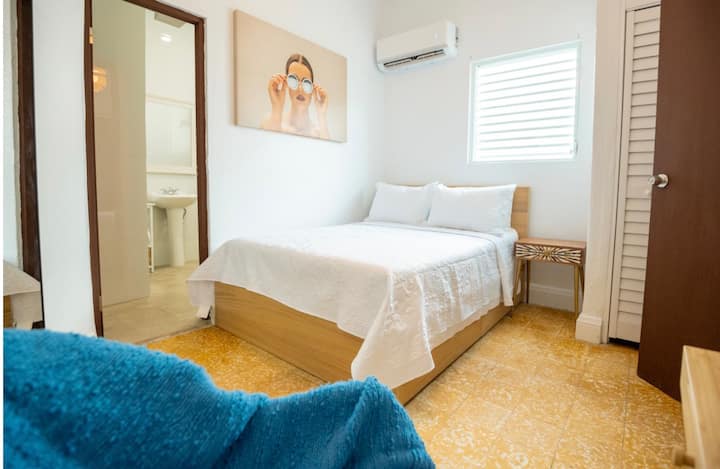 1br Condado Gem: Beach & Placita - San Juan