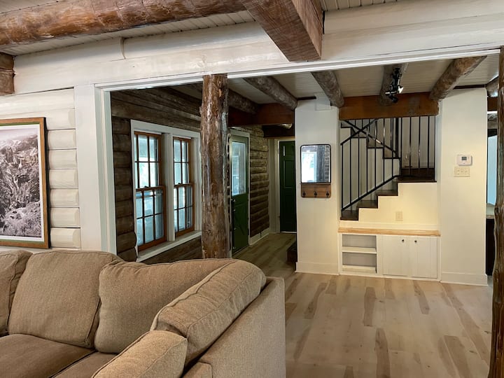 Journey Hope Log Cabin - Stagecoach, TX