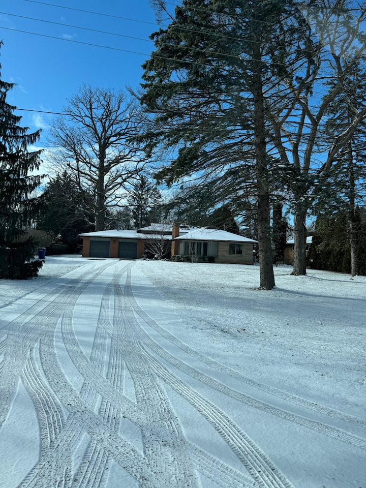 Mid-century Modern One Bedroom - Chatham-Kent