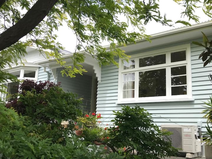 Whole Sunny House On Huntsbury! - 利特爾頓