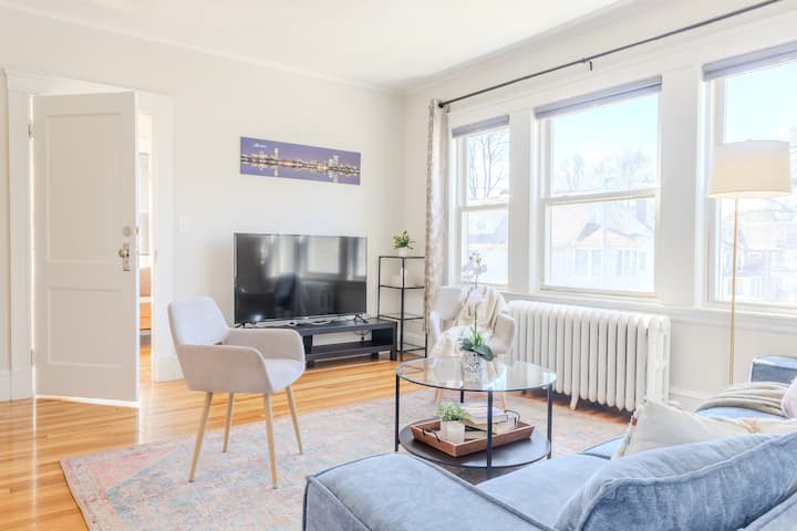 Newly Renovated Apartment, 2 Bedroom, Free Parking - Boston, MA