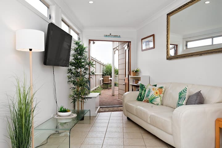 Beachfront Apartment & Private Terrace; 1 - Narrabeen