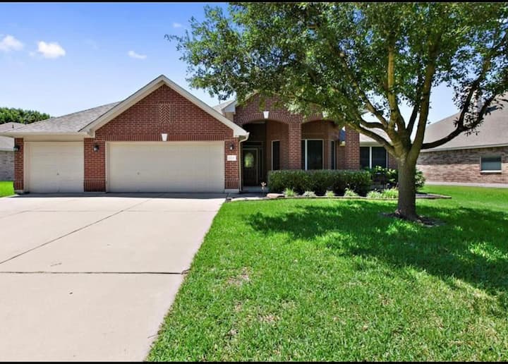 Entire Home One Level - Pflugerville, TX