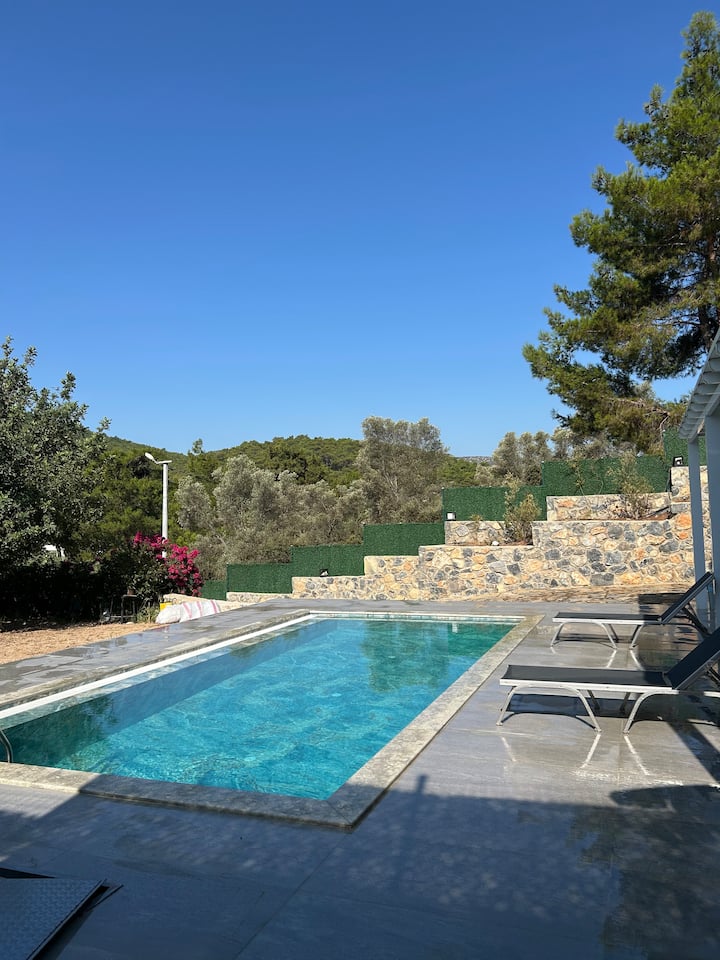 Kızılağaçda ÖZel Yüzme Havuzlu Lüx Tek Katlı Villa - Torba