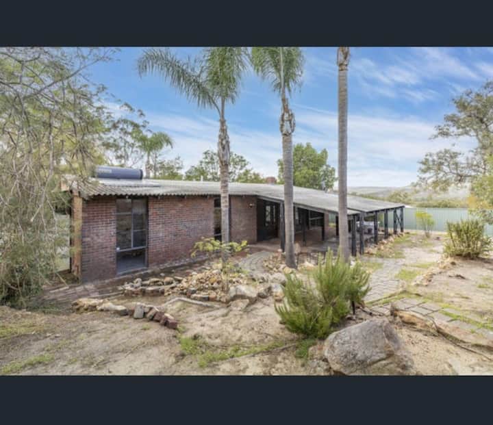 House In The Hills - Mundaring