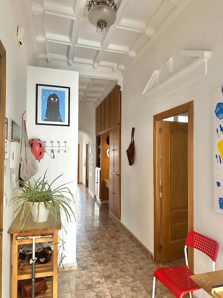 Girls Only, Super Central, Upscale Area - Valencia