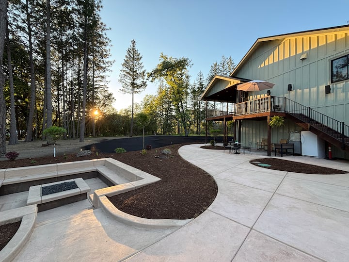 Hawk Estate Wine Country Getaway - Oregon