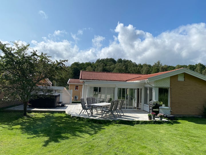 Centralt Hus Med Närhet Till Naturen - Jönköping