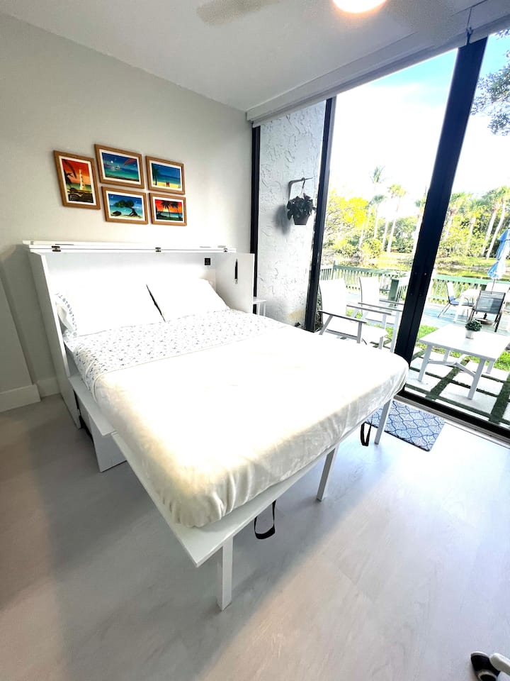 Ocean Village Condo W/ Deck And Pond View - Fort Pierce, FL