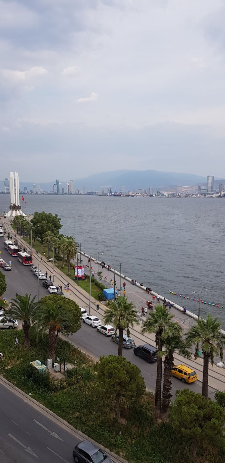 Deniz Manzaralı Yalı Dairesi - Izmir