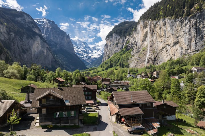 Staubbach View - Traditional Chalet Apartment - Lauterbrunnen