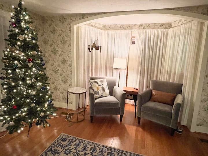 Apollo's Praise Farmhouse - Vineyard Retreat - Dundee, NY