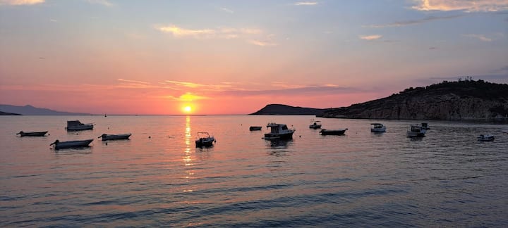 Eski Foçada 1+1 Bahçe Katı Daire - Foça