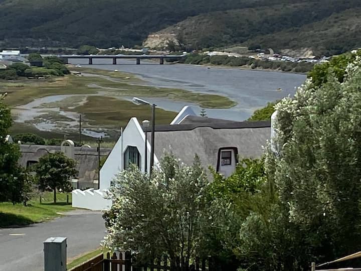 Hathaway- Unwind In Lovely Family Holiday Home - Still Bay