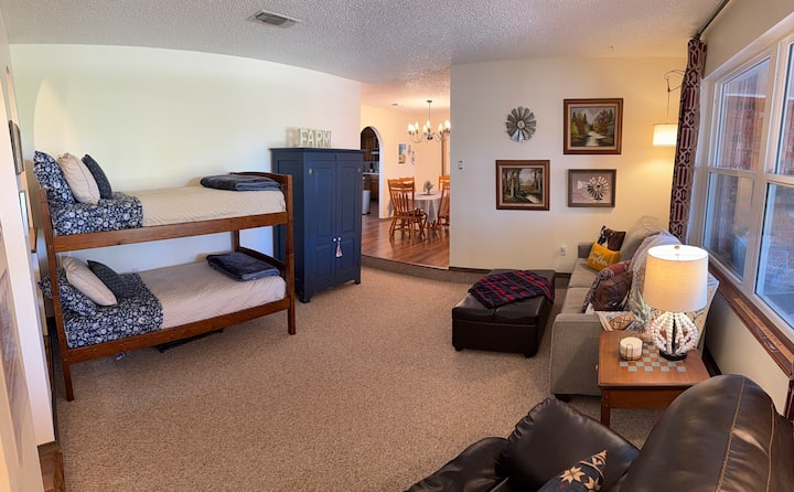 Town & Country Farmhouse - Roswell, NM
