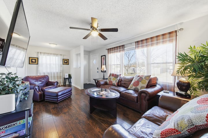 Relax And Reconnect- Hot Tub, Fire Pit, And Fun - Wichita, KS