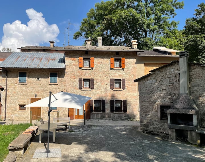 Wide Rustic House Near Verona (Lessinia) - Taliansko