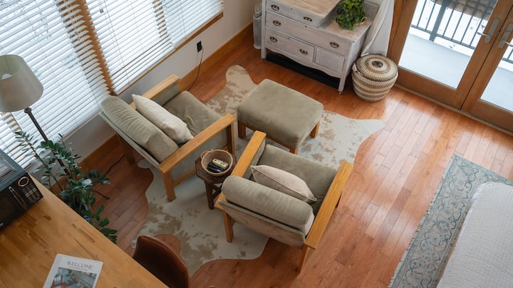 The Palomino - Centrally Located Loft Apartment - Fort Wayne, IN