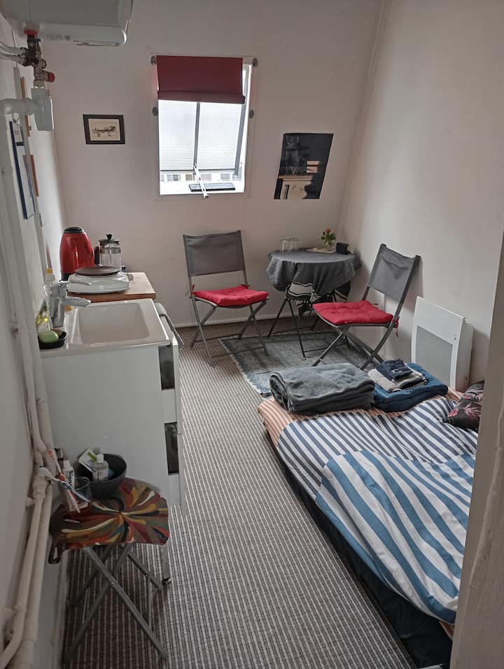 Loue Chambre Avec Lavabo Et Belle Vue Sur
Paris - París