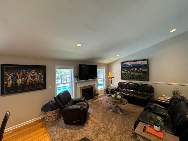 Saratoga Spacious 5br Oasis - Saratoga Springs, NY