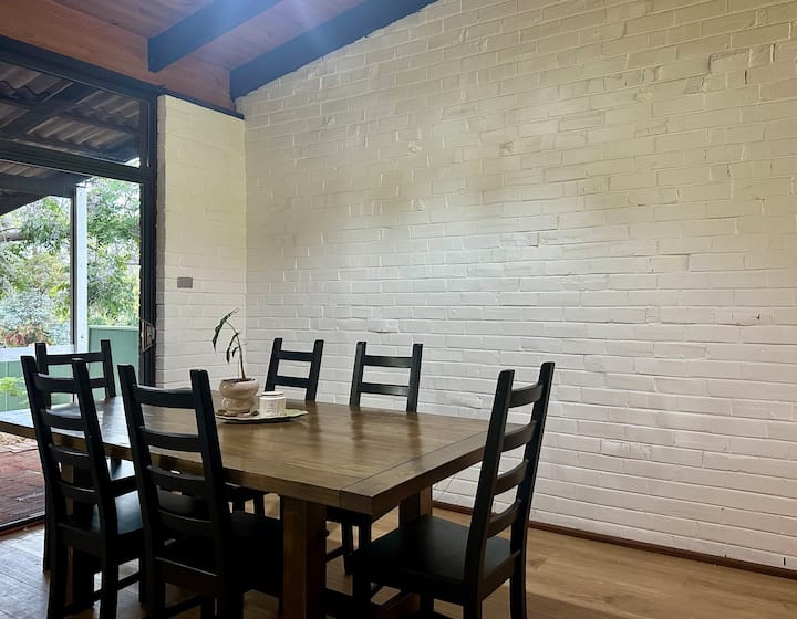 Master Bedroom Bliss With Ensuite In The Hills - Greenmount
