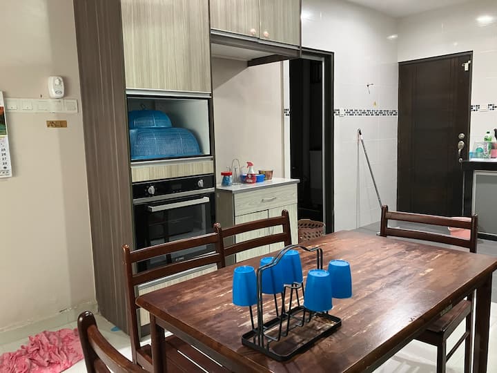 Taman Guru Bungalow With Lawn - Kuantan