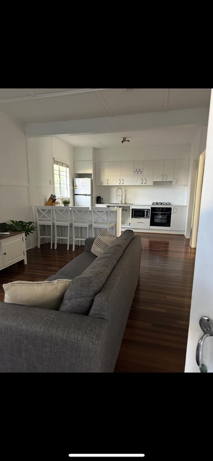Two Bedroom Unit In South Mackay - Mackay