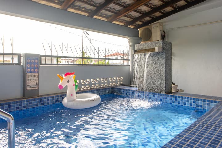 Pd Pool Homestay 5r3br 16pax - Port Dickson
