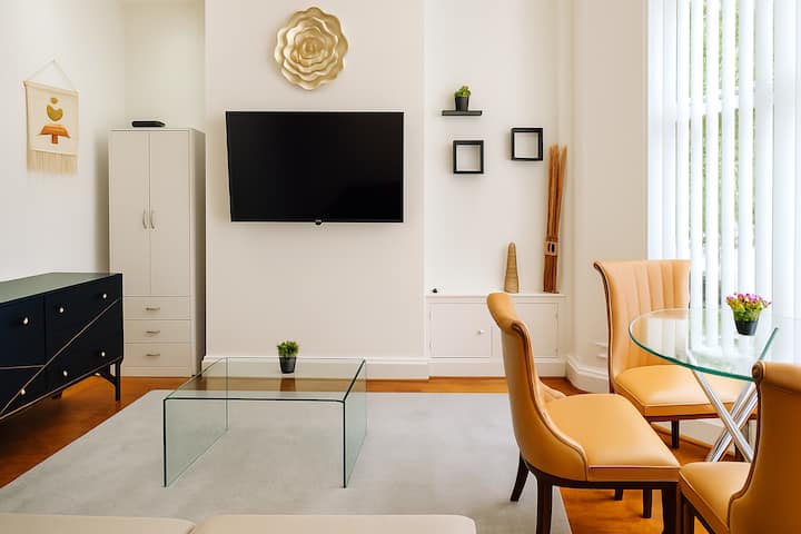 Ground Floor, Private, Free Parking, Park, Views - Liverpool