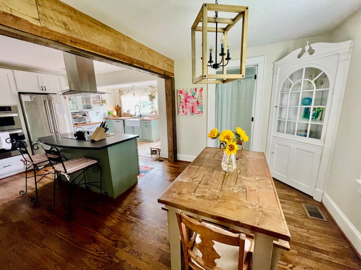 Pleasant Cottage - Sunrise & Sunset Mountain Views - FloydFest