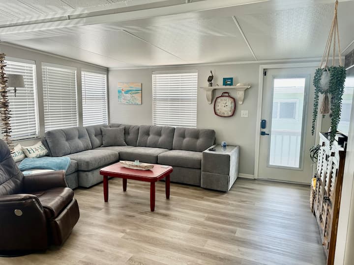 Sunny Days Beach House - Jensen Beach, FL