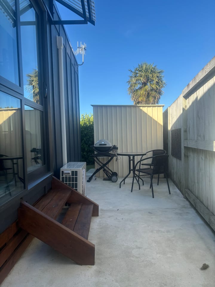 Modern, Warm, Self-contained & Private With A/c - Tīrau