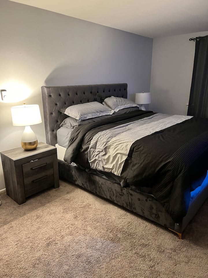 Very Cozy Bedroom With Bathroom - Danbury, CT