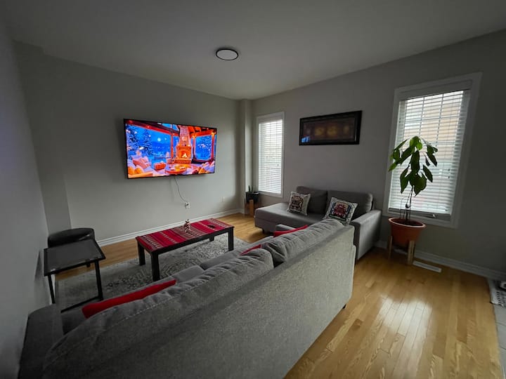 Cozy Home. 3 Bd, 2.5 Bth Near Chateau Le Jardin - Brampton