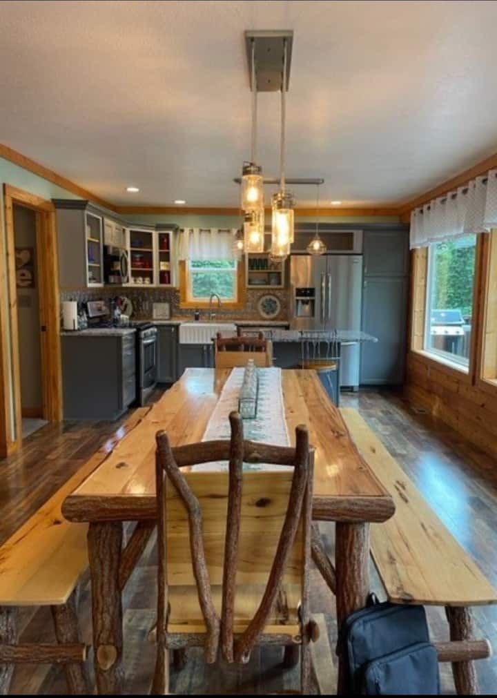 Retreat Chalet In Downtown Gatlinburg! - Gatlinburg, TN