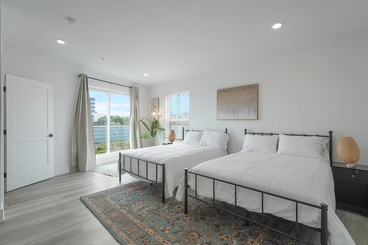 Capitol Hill Private Roof Deck Stay W/ City Views - Washington, D.C.