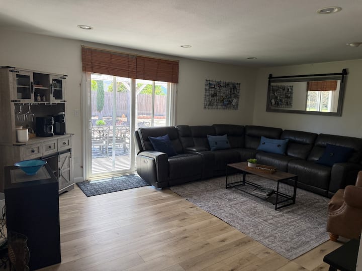 Coast, Mountain & Country! Safe,clean & Convenient - Simi Valley, CA
