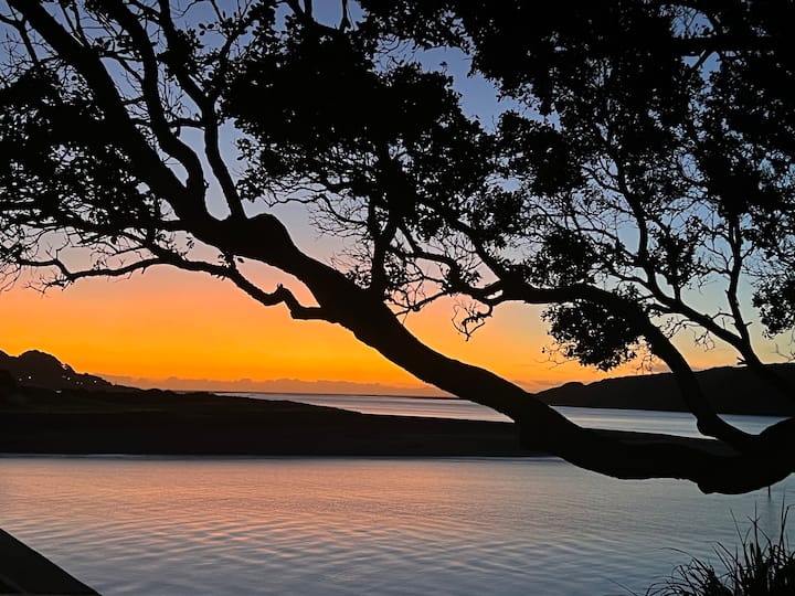 Oceanview Raglan Town Sleeps 30 - Raglan