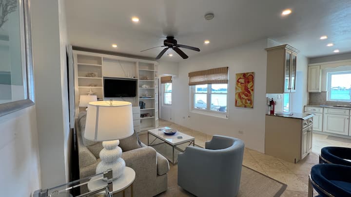 The Boathouse: Bermuda Waterfront, Sleeps 4+ - Bermuda
