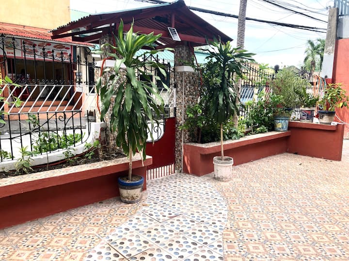 King Bed Home In Pacita 2 Reunion House - Carmona