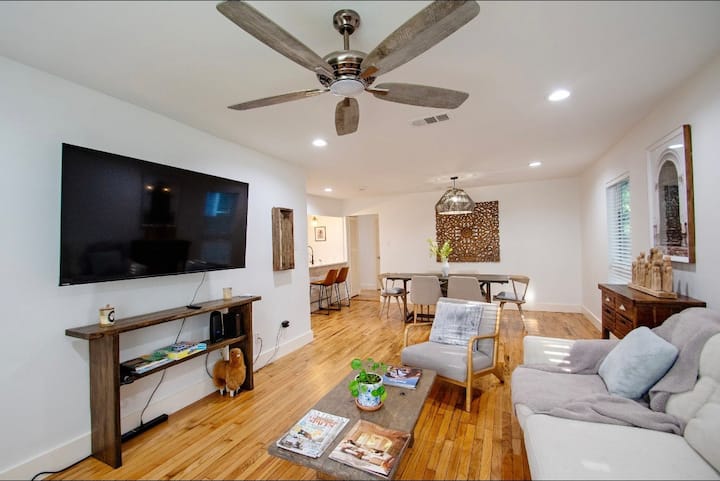 Love Field Home. - Dallas, TX