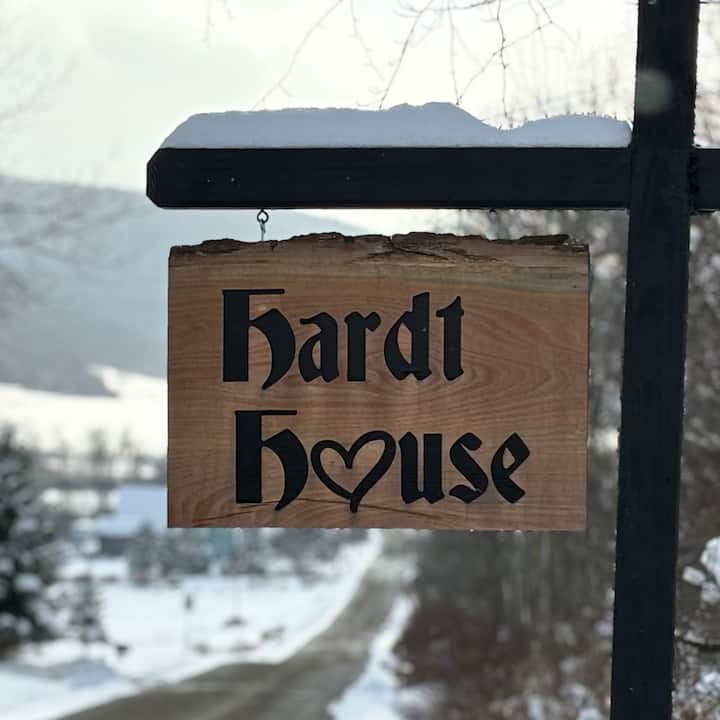 Spacious Family Retreat | Hot Tub | Fire Pit - Ellicottville, NY