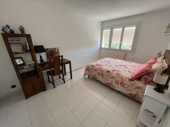 Proche Du Stade Vélodrome. - Marseille