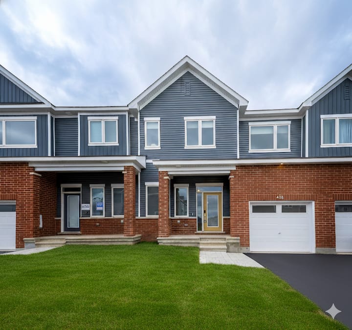 Spacious 8 Bed Home In Barrhaven • Shops 8 Min - Ottawa