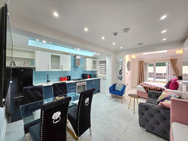 Beautiful & Central Studio. Oudoor Space. Sleeps 4 - Brentford