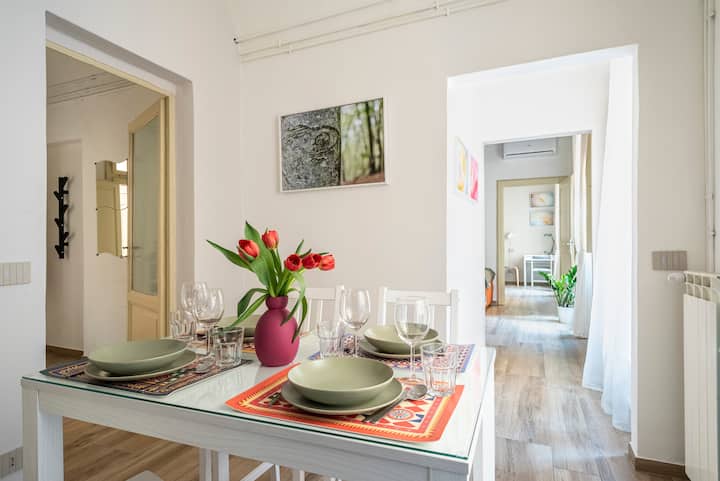 Pisa Art Apartment - éSpace Et Comfort, Central! - Pisa Airport (PSA)