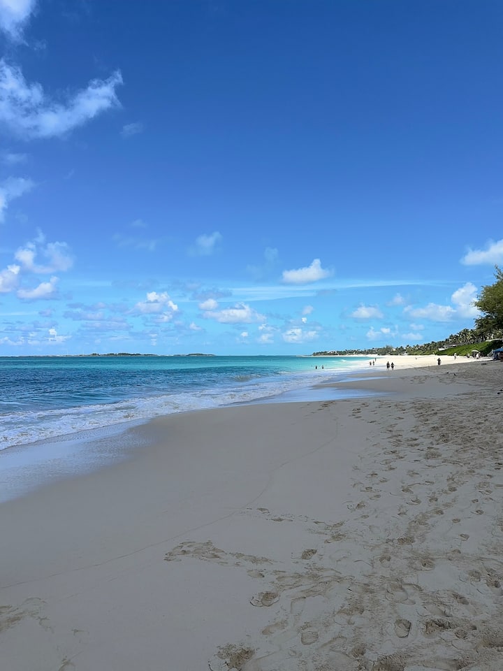 Paradise Summers 2b/1b Condo Near Atlantis/beach - Nassau