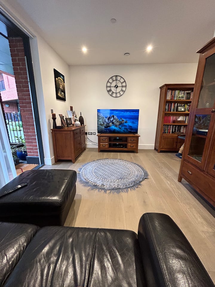 Lovely Modern Apartment In Leafy Palmers Green - Enfield